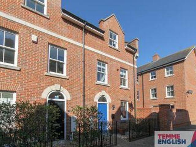 3 Bedrooms Semi detached house for sale in Garland Road, Colchester CO2