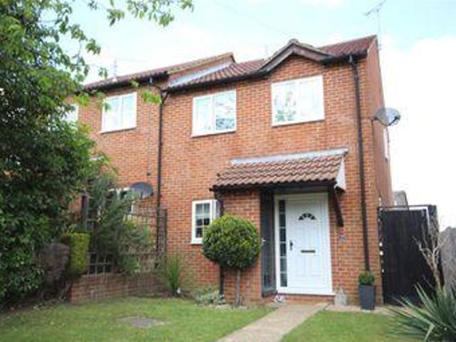 3 Bedrooms Semi detached house for sale in Garnet Road, Bordon GU35