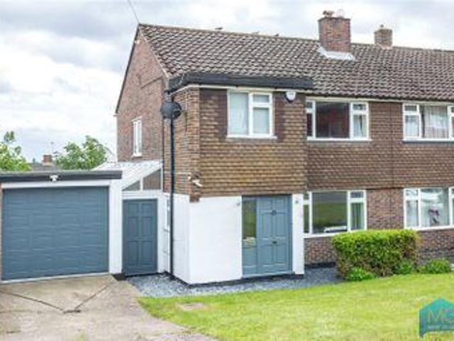 3 Bedrooms Semi detached house for sale in Garthland Drive, Barnet, Hertforshire EN5