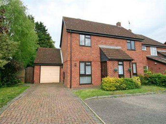 3 Bedrooms Semi detached house for sale in Gentian Court, Colchester, Essex CO4