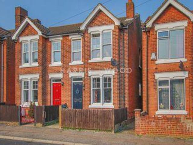 3 Bedrooms Semi detached house for sale in Gilberd Road, Colchester CO2