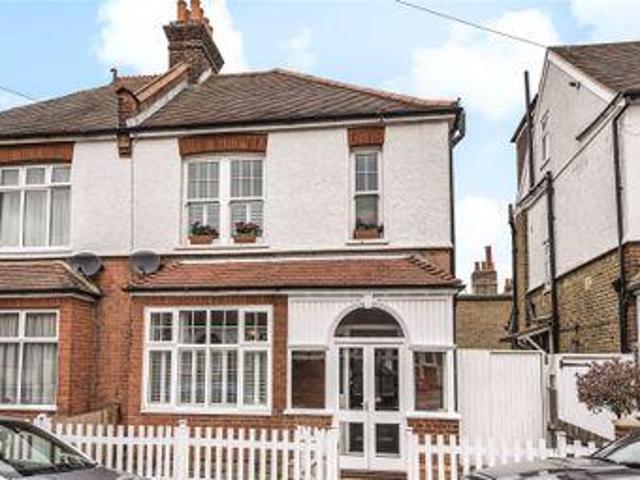 3 Bedrooms Semi detached house for sale in Gilbert Road, Bromley BR1