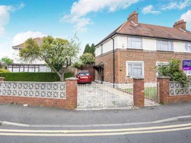 3 Bedrooms Semi detached house for sale in Gilliat Road, Slough SL1