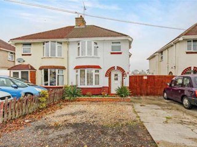 3 Bedrooms Semi detached house for sale in Gipsy Lane, Stratton, Swindon SN2