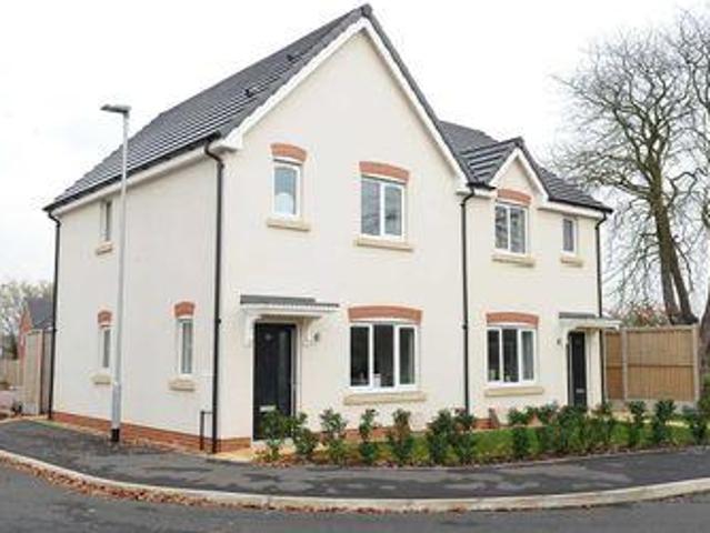 3 Bedrooms Semi detached house for sale in Glazebrook Meadows, Glazebrook, Warrington WA3