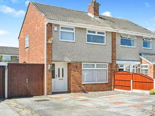 3 Bedrooms Semi detached house for sale in Glencoyne Drive, Southport PR9
