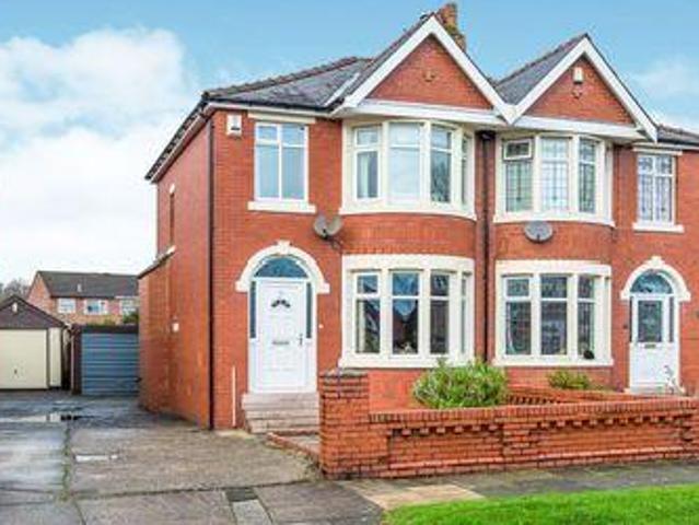 3 Bedrooms Semi detached house for sale in Glenluce Drive, Preston PR1