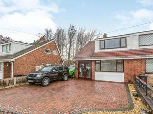 3 Bedrooms Semi detached house for sale in Glenluce Drive, Preston PR1