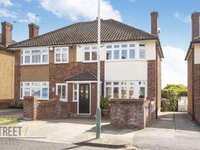3 Bedrooms Semi detached house for sale in Glenton Way, Rise Park RM1