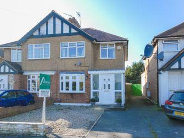 3 Bedrooms Semi detached house for sale in Glisson Road, Hillingdon, Middlesex UB10