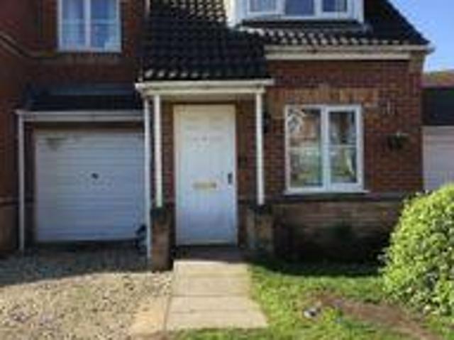3 Bedrooms Semi detached house for sale in Gloucester Court, Scunthorpe DN15