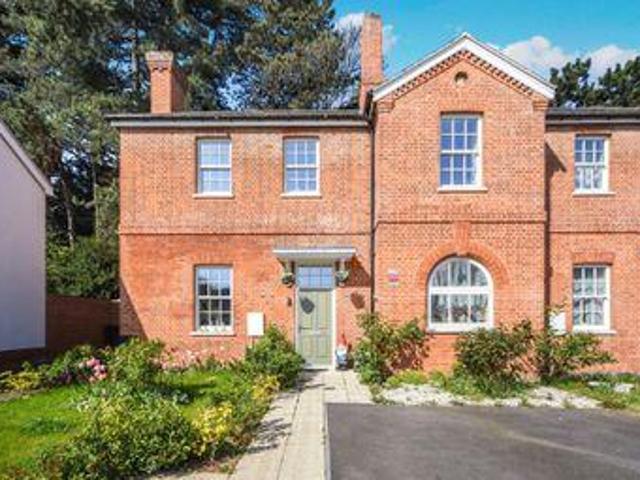 3 Bedrooms Semi detached house for sale in Grace Bartlett Gardens, Chelmsford CM2