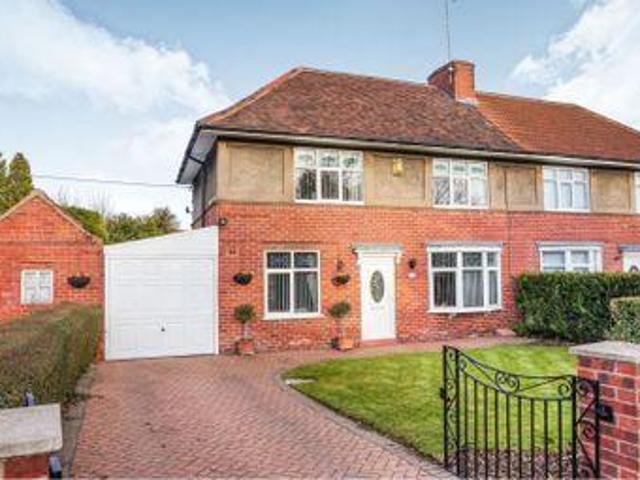 3 Bedrooms Semi detached house for sale in Great North Road, Doncaster DN6