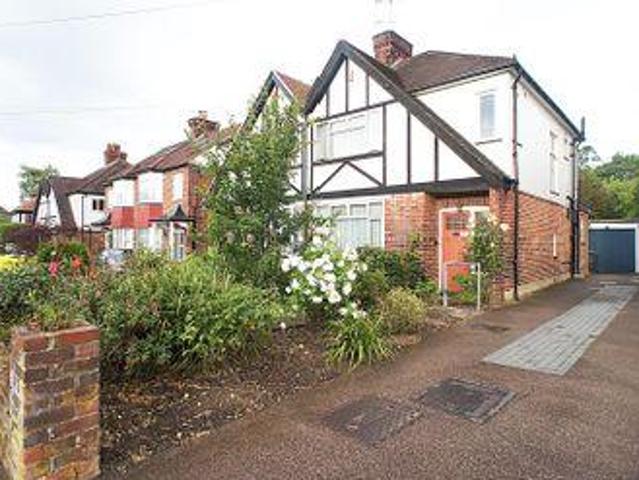 3 Bedrooms Semi detached house for sale in Greenway, Southgate, London N14