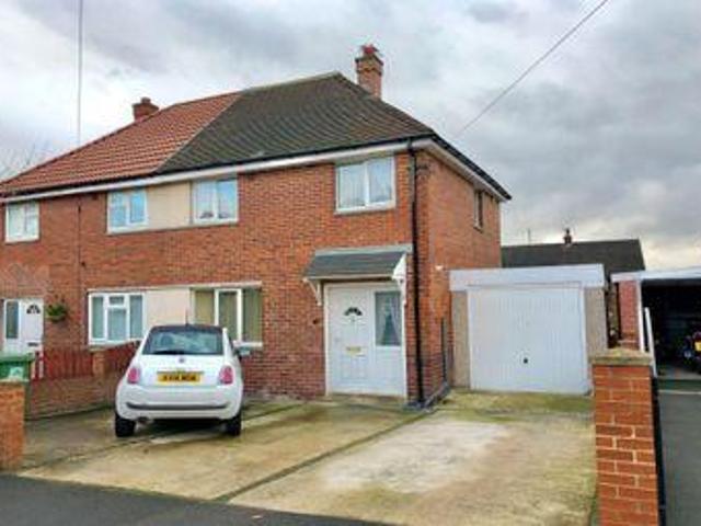 3 Bedrooms Semi detached house for sale in Greenwood Road, Tingley, Wakefield WF3