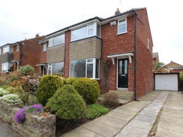 3 Bedrooms Semi detached house for sale in Green Lane, Cookridge, Leeds LS16