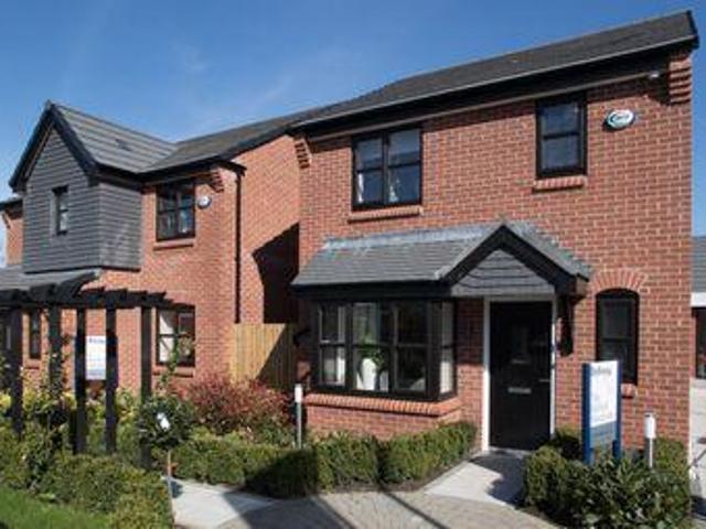 3 Bedrooms Semi detached house for sale in Green Lane, Eccles M30