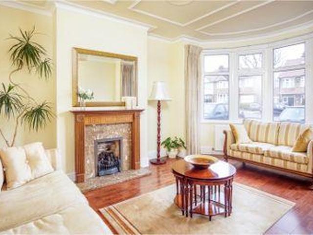 3 Bedrooms Semi detached house for sale in Green Moor Link, Winchmore Hill N21