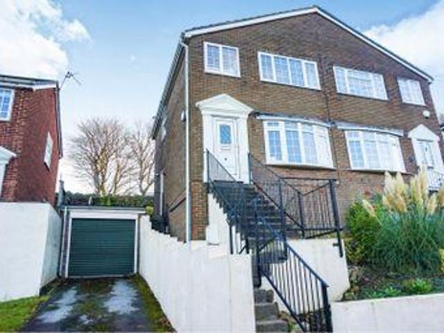3 Bedrooms Semi detached house for sale in Greenacre Park Rise, Leeds LS19