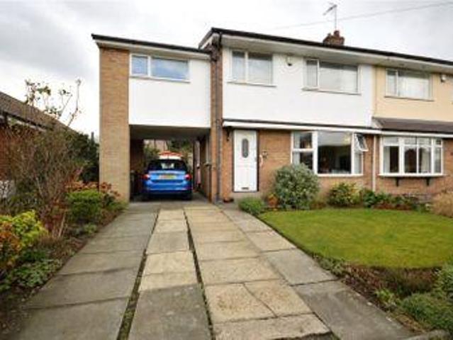 3 Bedrooms Semi detached house for sale in Greenbanks Close, Horsforth, Leeds LS18