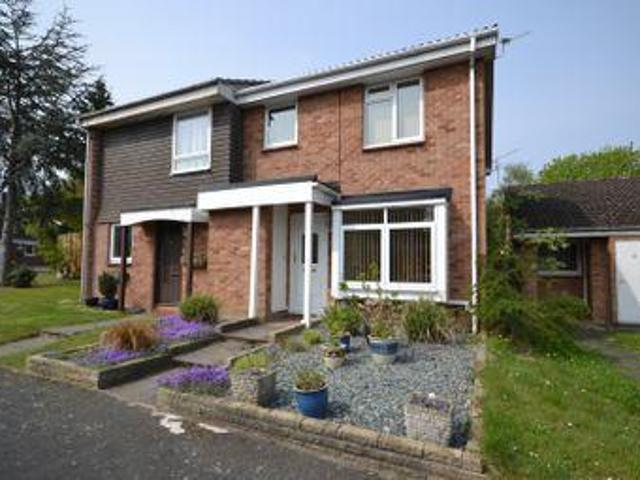 3 Bedrooms Semi detached house for sale in Greenham Walk, Woking GU21