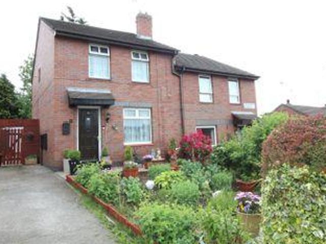 3 Bedrooms Semi detached house for sale in Greenhow Gardens, Leeds, West Yorkshire LS4