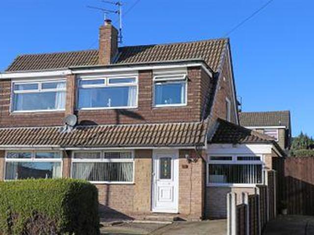3 Bedrooms Semi detached house for sale in Greenlea Road, Yeadon, Leeds LS19