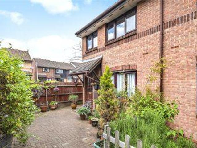 3 Bedrooms Semi detached house for sale in Greystoke Drive, Ruislip, Middlesex HA4