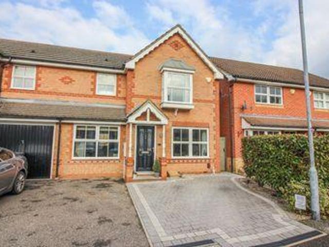 3 Bedrooms Semi detached house for sale in Doulton Close, Harlow CM17
