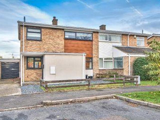 3 Bedrooms Semi detached house for sale in Dove House Close, Bromham, Beds MK43
