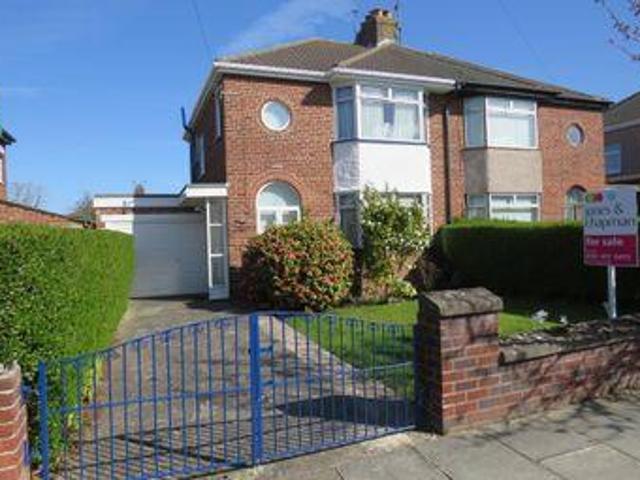 3 Bedrooms Semi detached house for sale in Dodd Avenue, Greasby, Wirral CH49
