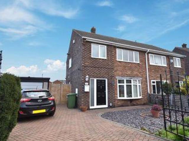 3 Bedrooms Semi detached house for sale in Davis Avenue, Castleford WF10