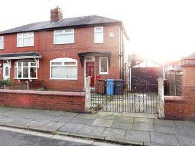 3 Bedrooms Semi detached house for sale in Danesway, Pendlebury, Swinton, Manchester M27