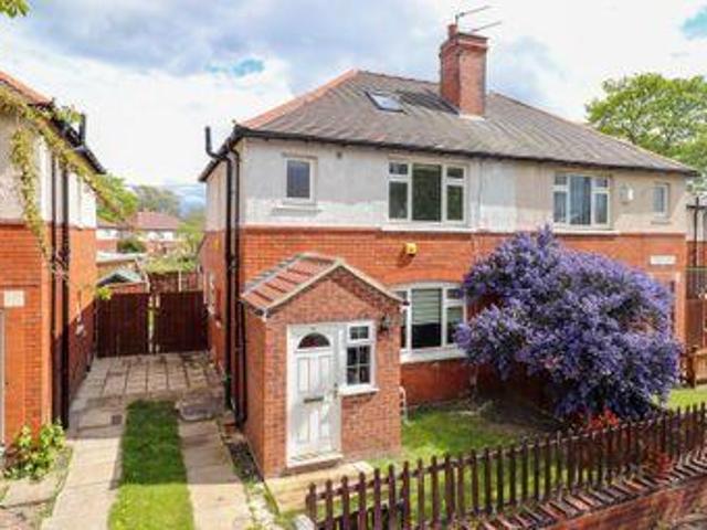 3 Bedrooms Semi detached house for sale in Darnley Avenue, Wakefield WF2