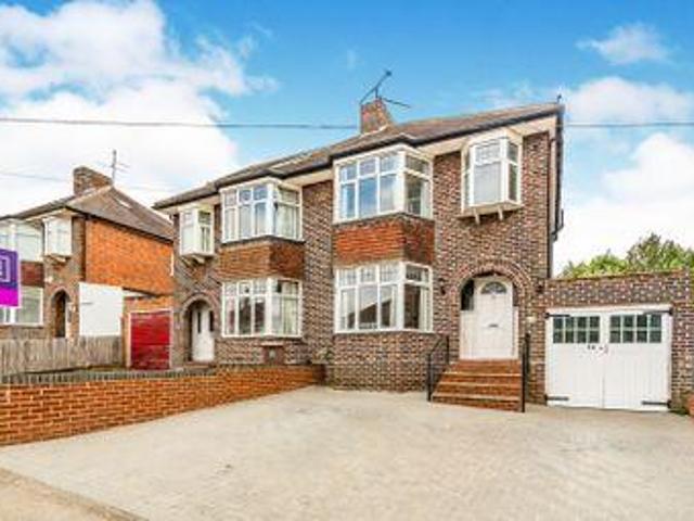 3 Bedrooms Semi detached house for sale in Delamere Road, Reading RG6