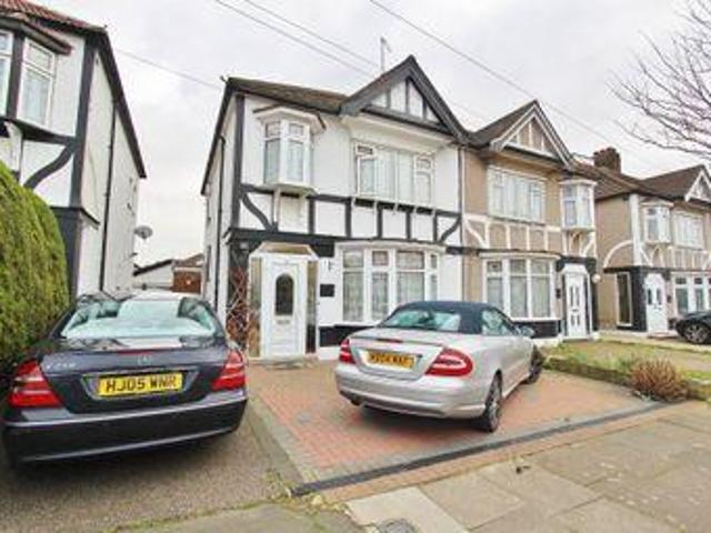 3 Bedrooms Semi detached house for sale in Dellwood Gardens, Ilford, Essex IG5