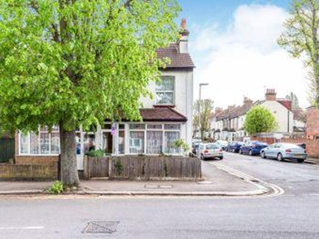 3 Bedrooms Semi detached house for sale in Demesne Road, Wallington SM6