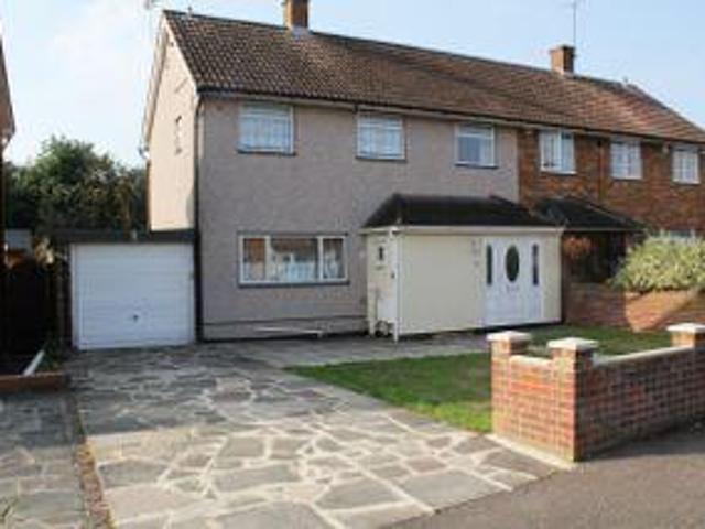 3 Bedrooms Semi detached house for sale in Dencourt Crescent, Basildon SS14