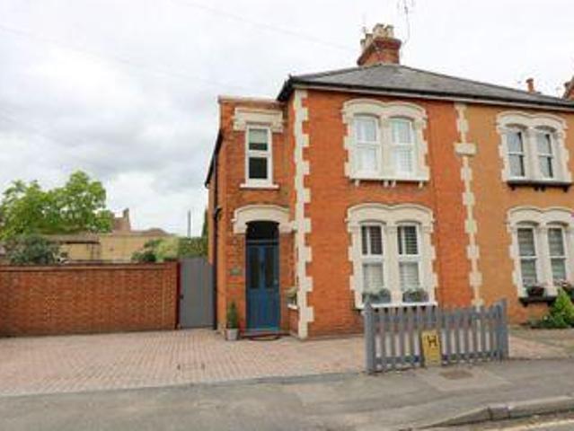 3 Bedrooms Semi detached house for sale in Denham Road, Egham TW20