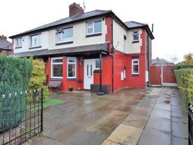3 Bedrooms Semi detached house for sale in Derbyshire Crescent, Stretford, Manchester M32