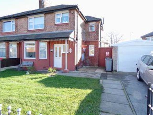 3 Bedrooms Semi detached house for sale in Derbyshire Crescent, Stretford, Manchester M32