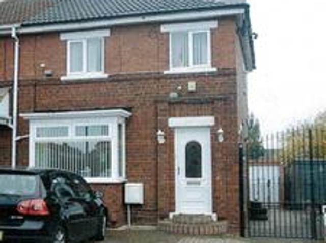 3 Bedrooms Semi detached house for sale in Dixon Crescent, Balby, Doncaster DN4