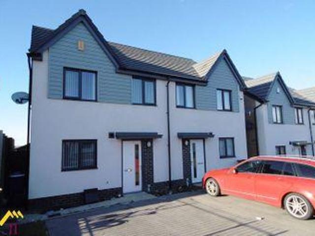 3 Bedrooms Semi detached house for sale in Diamond Jubilee Way, Edlington, Doncaster DN12
