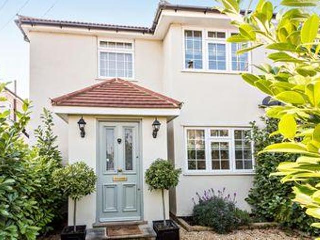 3 Bedrooms Semi detached house for sale in Diban Avenue, Hornchurch RM12