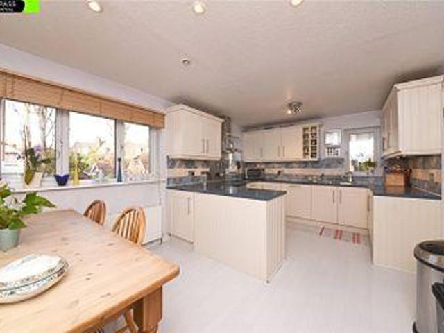 3 Bedrooms Semi detached house for sale in Dryden Road, Bush Hill Park, Enfield EN1