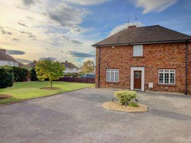 3 Bedrooms Semi detached house for sale in Drake Avenue, Langley, Slough SL3