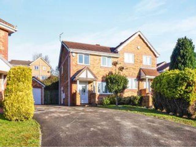 3 Bedrooms Semi detached house for sale in Drovers Way, Bradford BD2