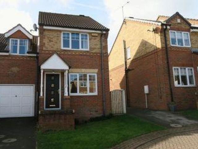 3 Bedrooms Semi detached house for sale in Dunnock Croft, Morley, Leeds LS27