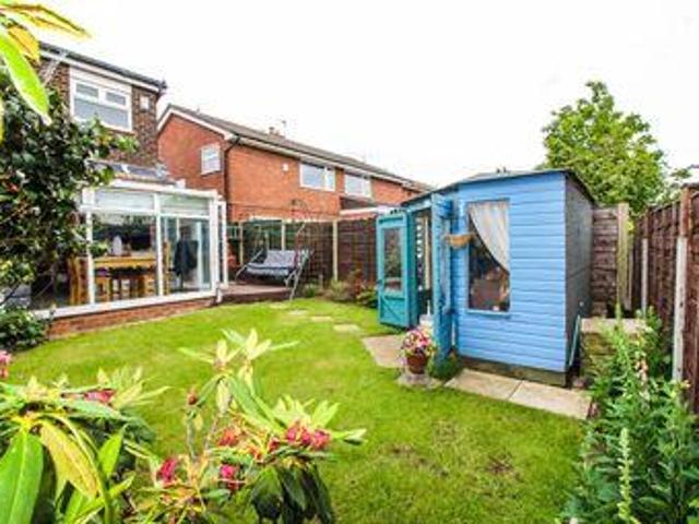 3 Bedrooms Semi detached house for sale in Dunster Drive, Flixton M41