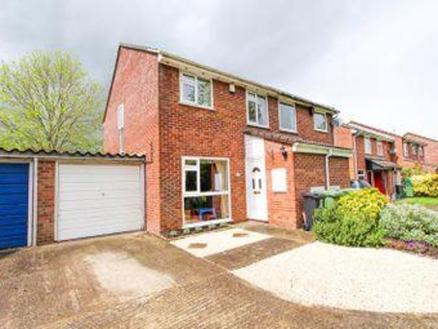 3 Bedrooms Semi detached house for sale in Dunster Gardens, Willsbridge, Bristol BS30
